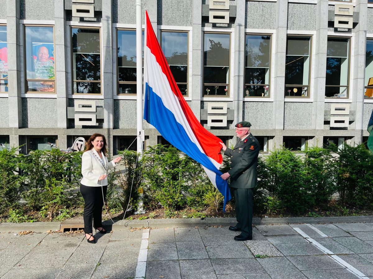 Vlaggen en erkenning op Veteranendag in Rijswijk - Feel Good Nieuws
